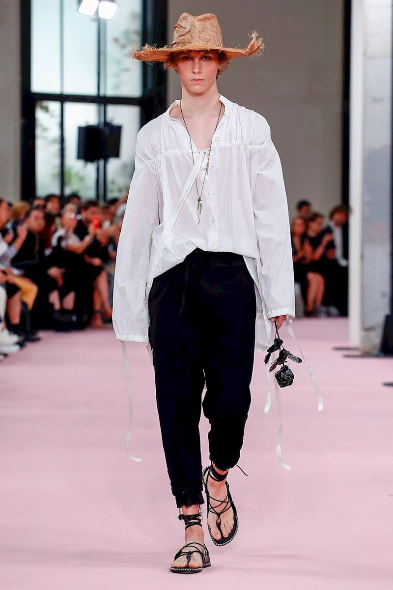 PFW: Gli uomini velati di Ann Demeulemeester | MilanoFinanza News