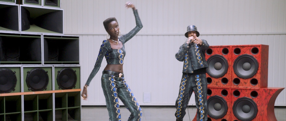 La performance rap firmata Versace | MilanoFinanza News