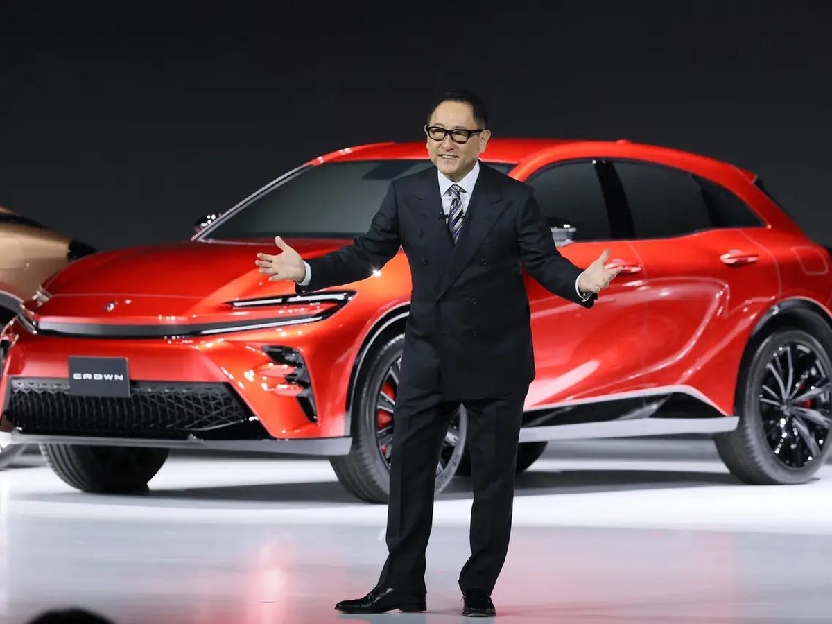 Toyota, Akio Toyoda lascia il ruolo di ceo dopo 14 anni. Al suo posto ...