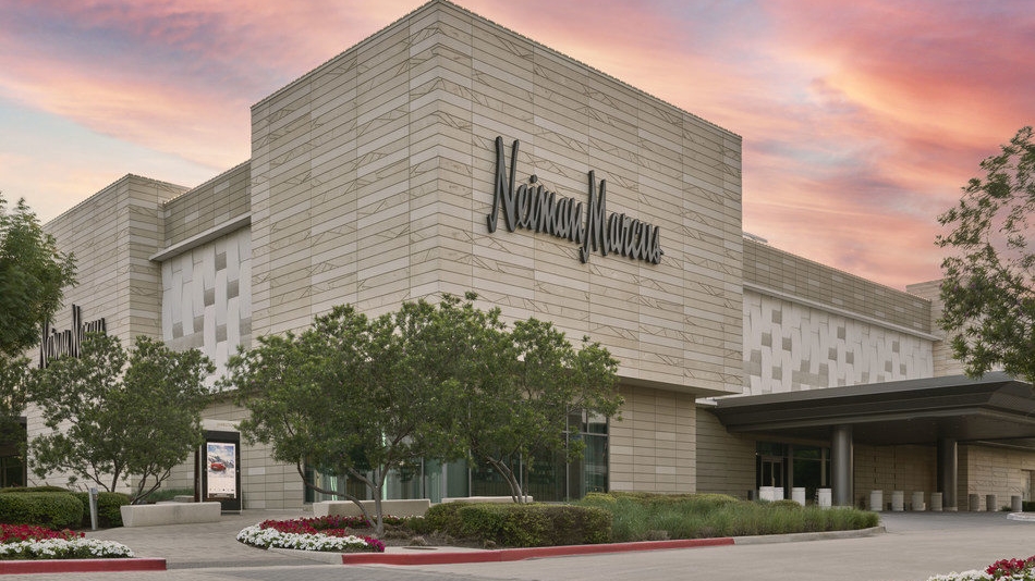 Jonathan Anderson e Amina Muaddi premiati ai Neiman Marcus awards ...