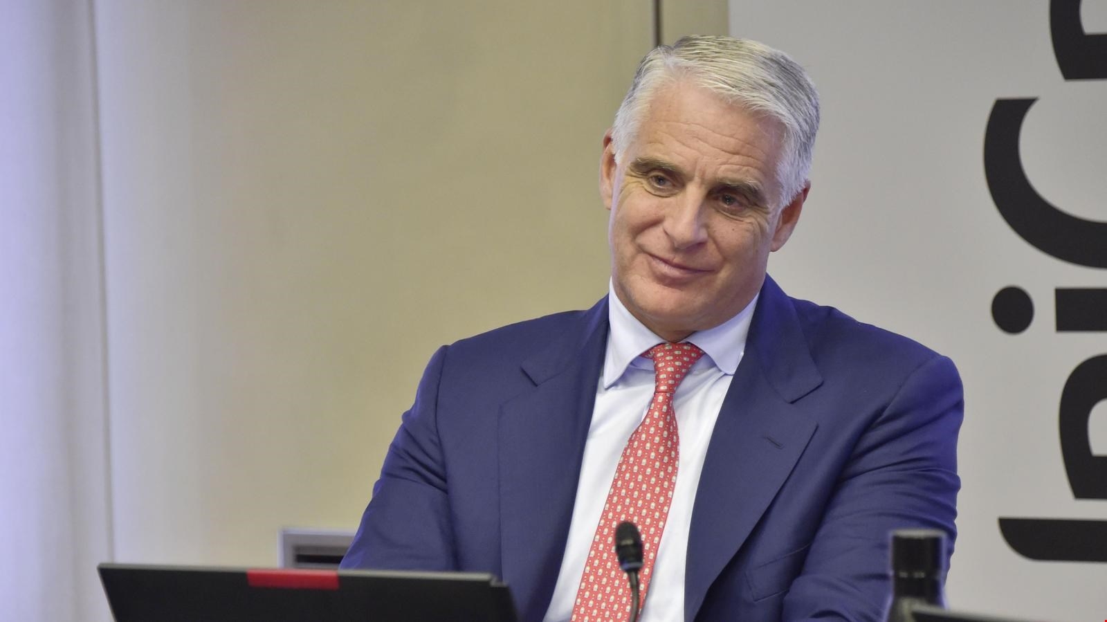 Il ceo di Unicredit Andrea Orcel fissa i paletti del m&a: matrimonio ...