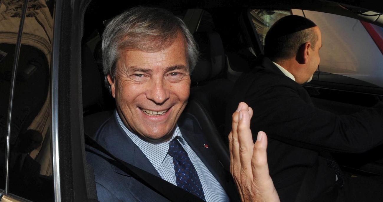 Bolloré vende azioni Vivendi e il titolo crolla. Gli analisti: profumo ...