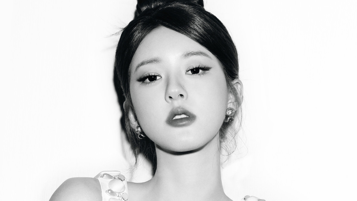 L’attrice cinese Rosy Zhao è il nuovo volto di Versace | MilanoFinanza News