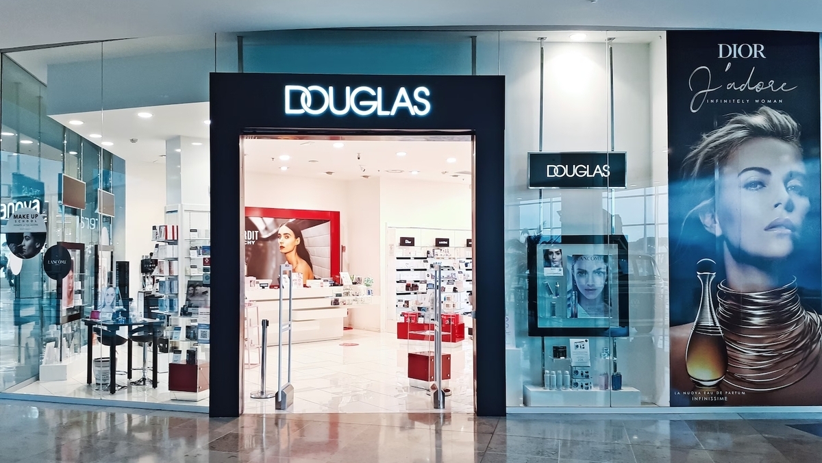 I profumi e la cosmetica di nicchia spingono i ricavi di Douglas (+8% ...