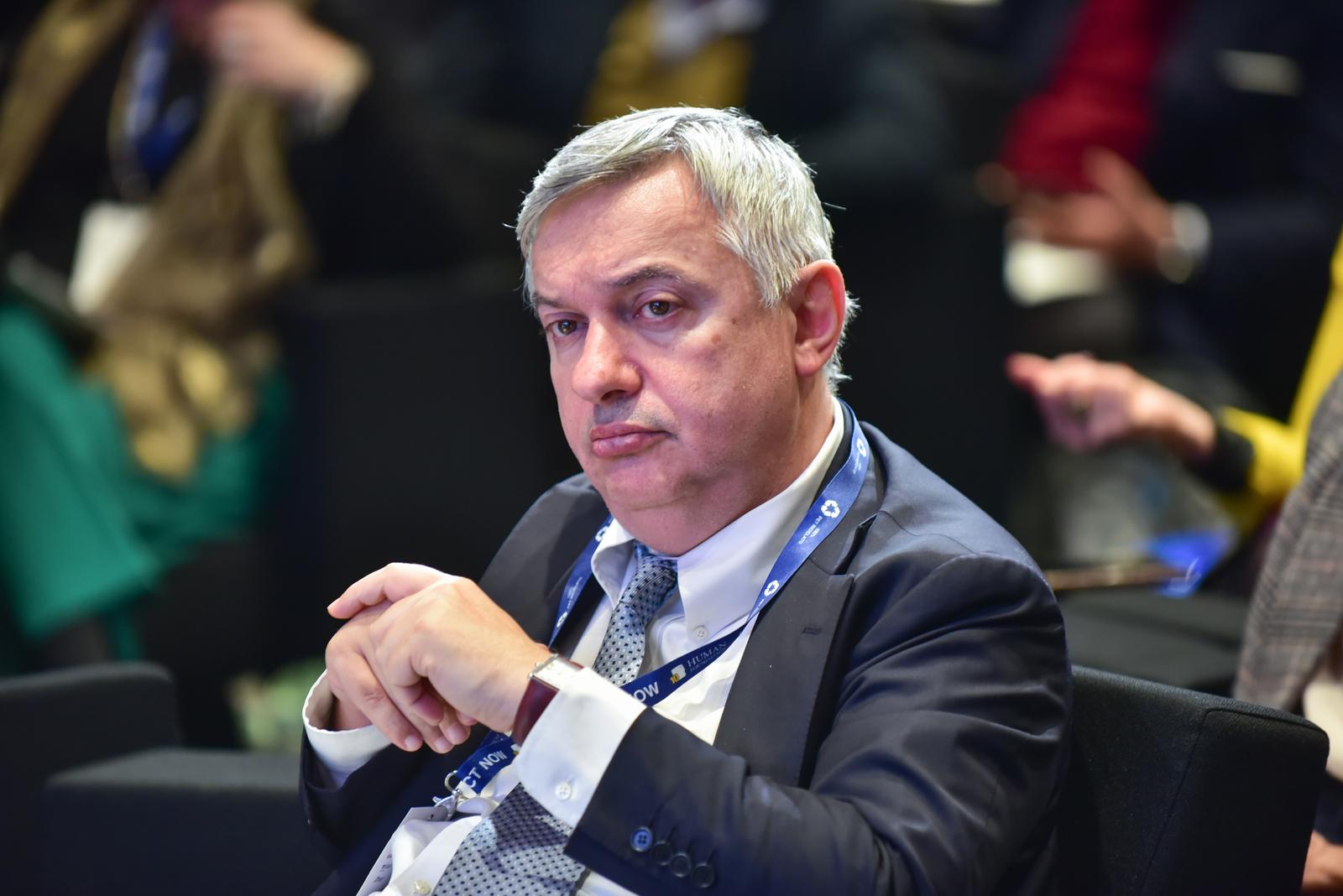 Protesta studenti fa saltare dibattito con Maurizio Molinari. Sergio ...