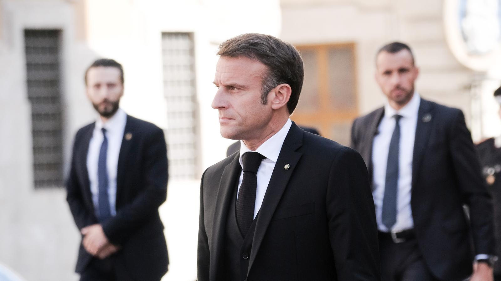 Il Cremlino risponde a Macron e Cameron: parole pericolose, a rischio ...