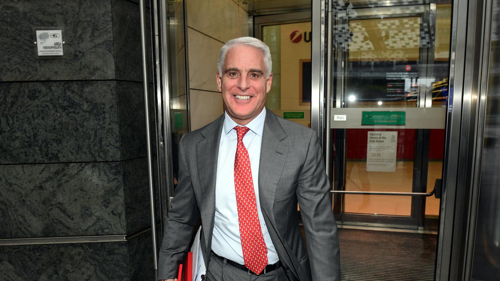 Unicredit, il ceo Orcel sostiene il presidente francese Macron per le ...