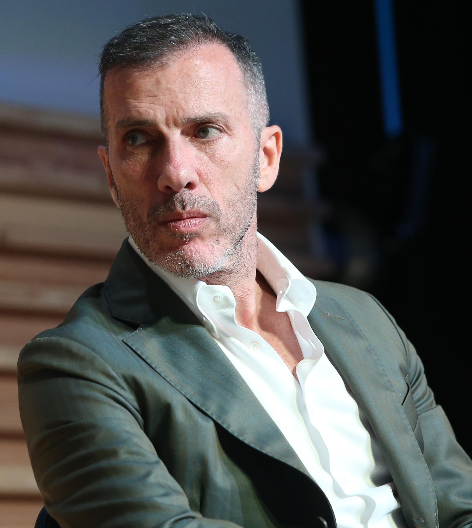 Il ceo Pietro Labriola fa shopping in borsa e compra altre azioni Tim ...