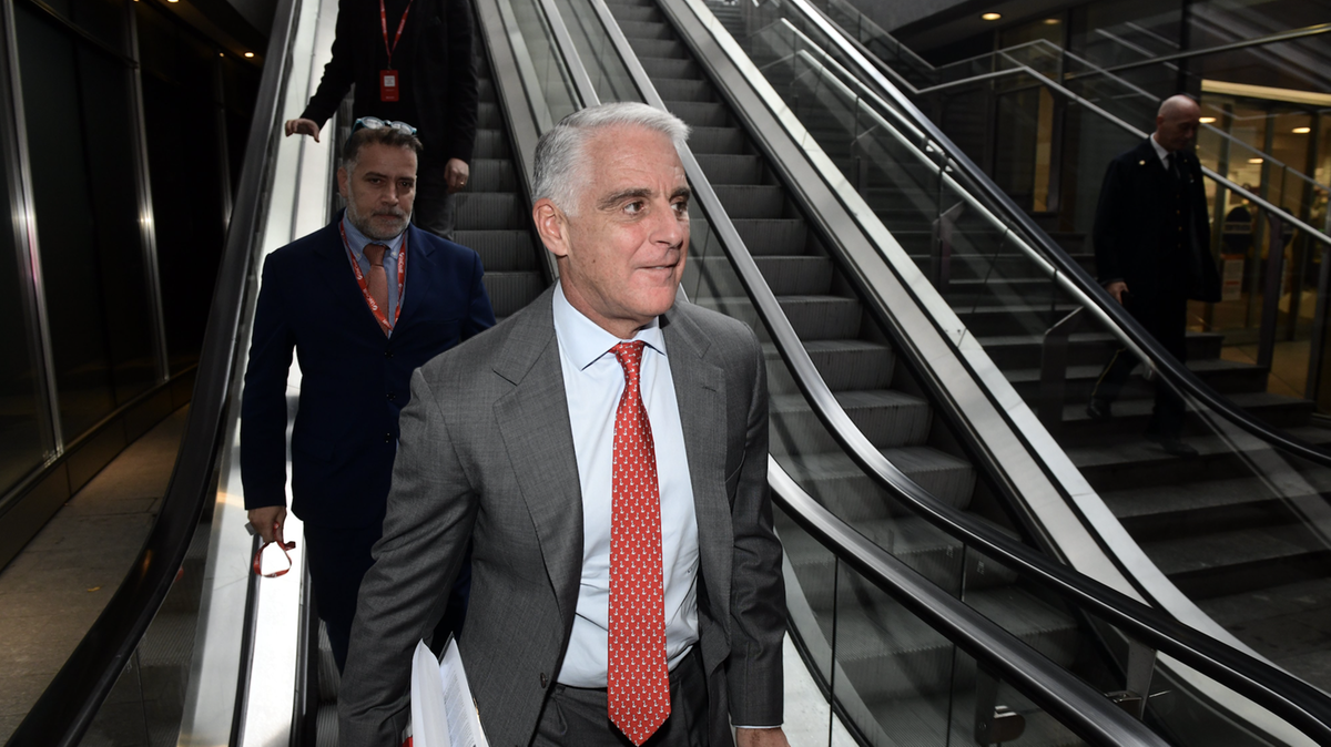 Unicredit, Andrea Orcel semplifica la banca in Italia. Sale Ilaria ...