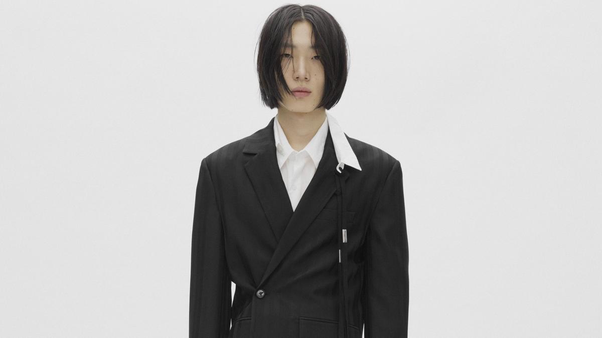 Ann Demeulemeester svela la pre-fall 2025 con il fotografo Cole Flynn Quirke | MilanoFinanza News