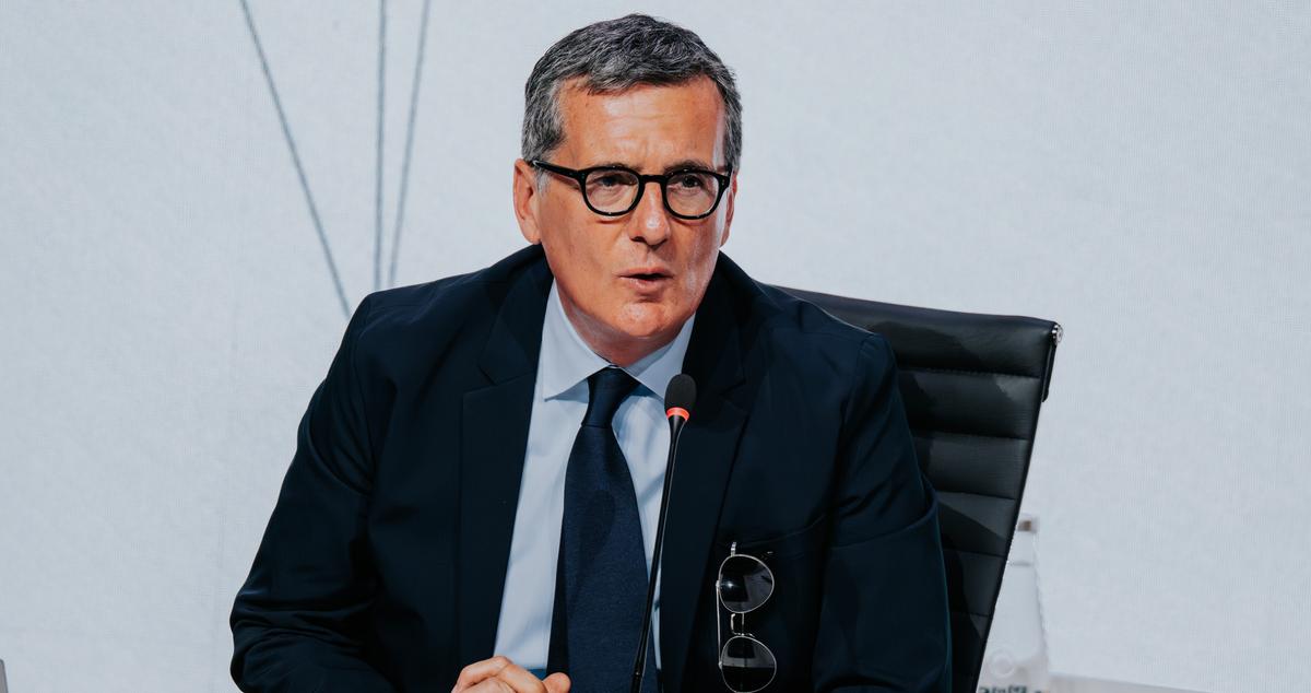 EssilorLuxottica punta a cliniche, ospedali e robotica. Il ceo ...