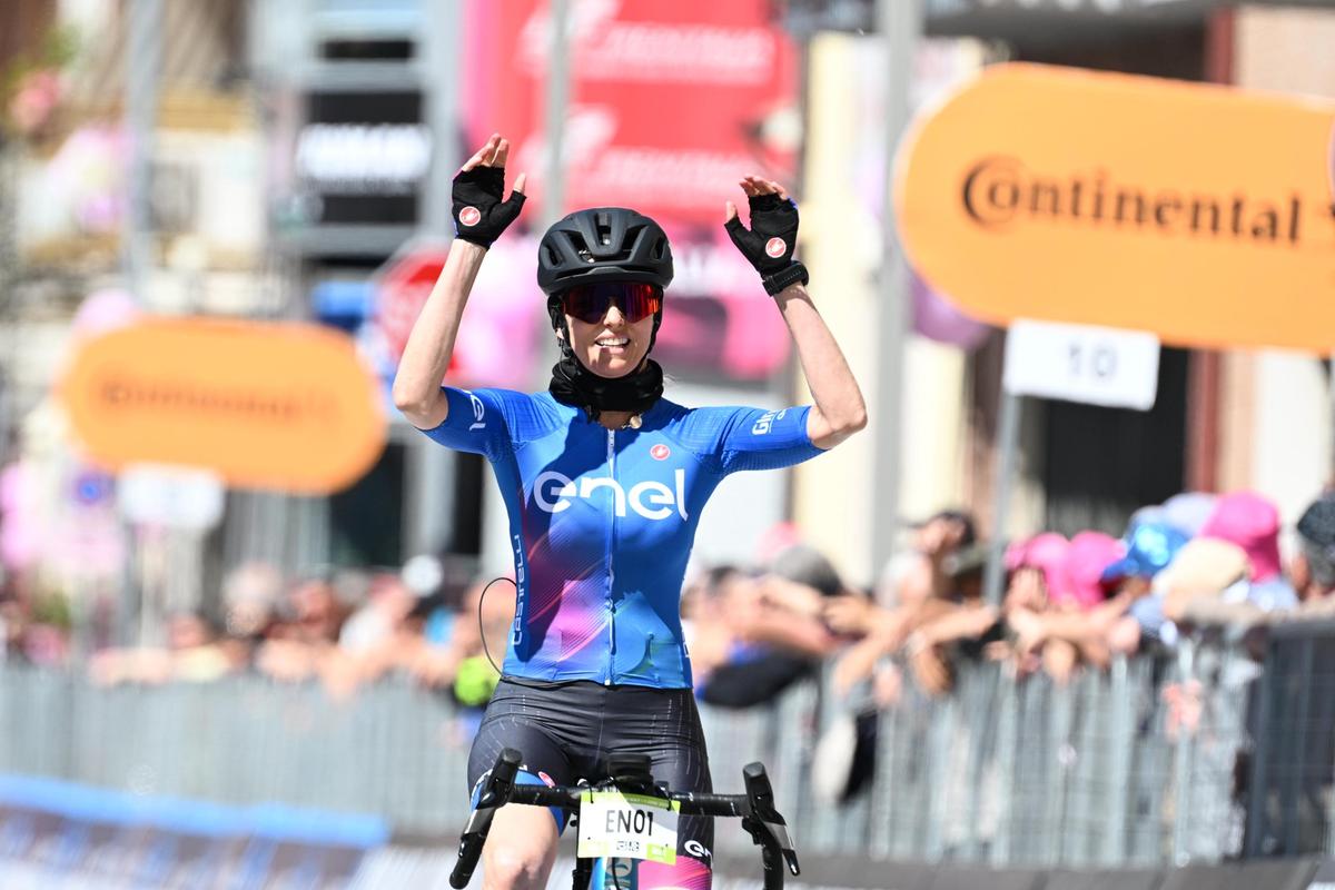 Giro-E Enel 2025: Justine Mattera guida il Team Enel tra e-bike e ...