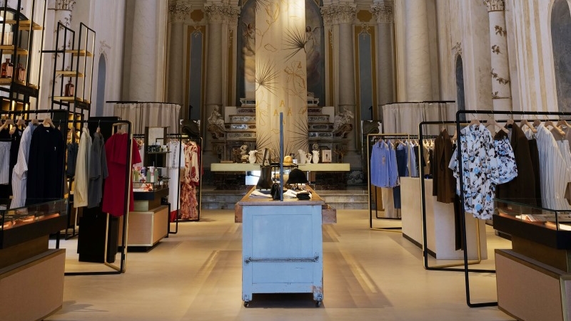 Ami brilla a Noto con un pop-up nell’ex chiesa di Sant’Agata, oggi ...