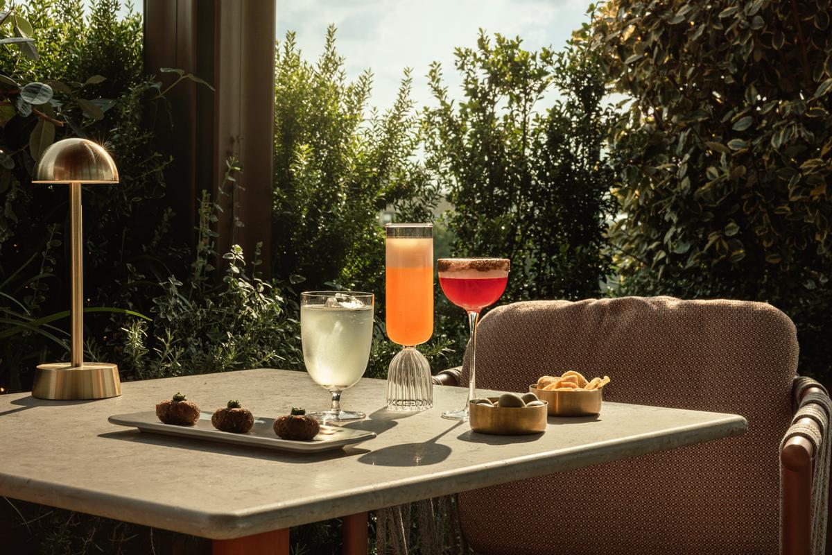 Aperitivo in terrazza a Milano: i 10 rooftop dove la miscelazione vola ...