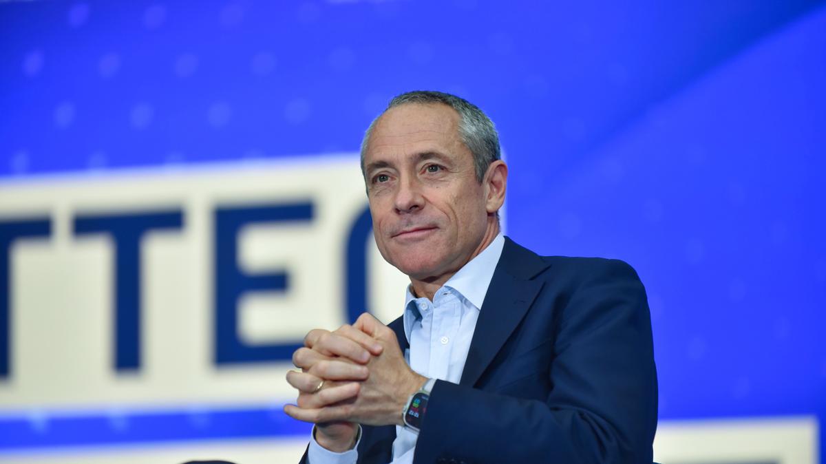 Vidio bokep lndo shani is lean and attractive and youthful