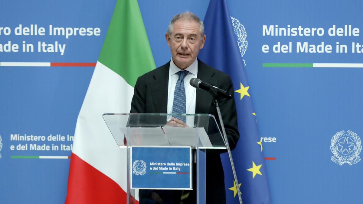 Adolfo Urso alle associazioni fashion: «Misure concrete per tutelare la ...