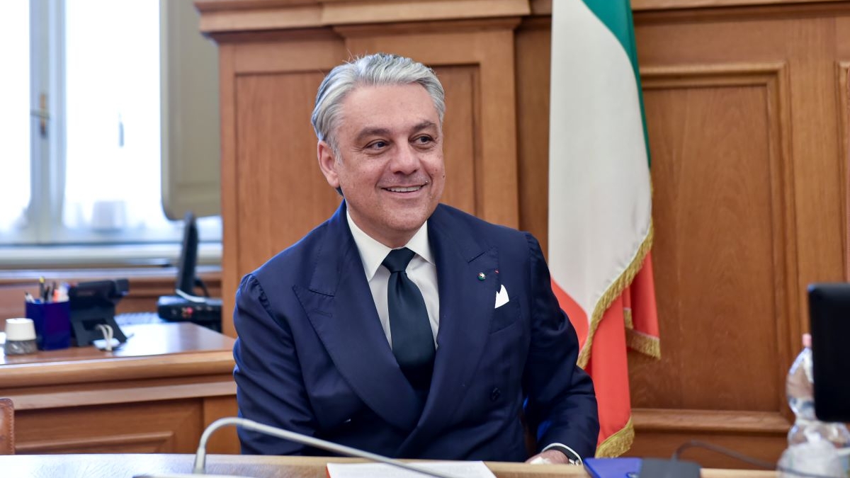 Kering, il ceo Luca de Meo si affida a Bain & company e Bcg per l ...